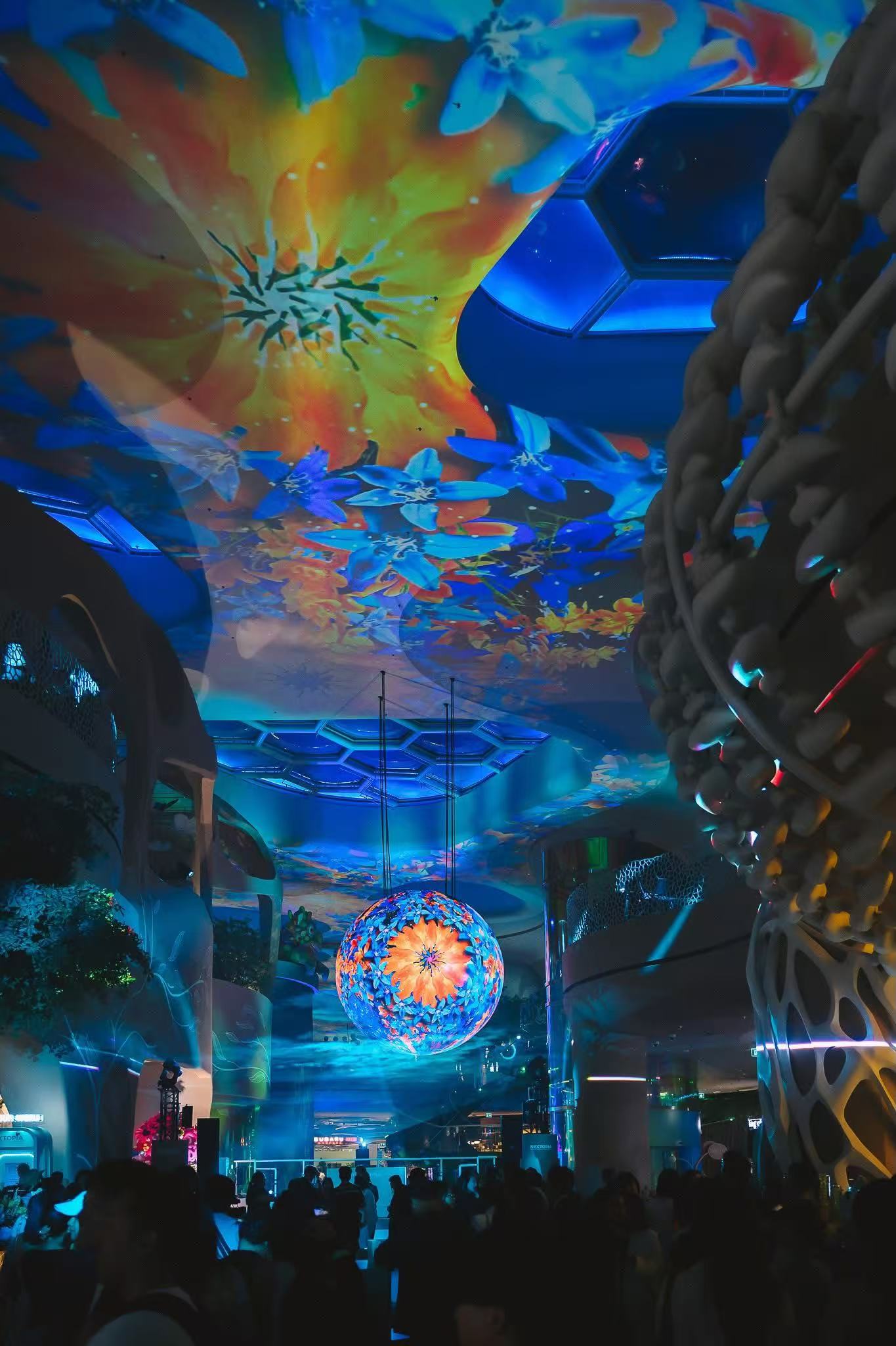 Project Case Study Spherical Led Art Landmark at Siam Paragon Bangkok ...
